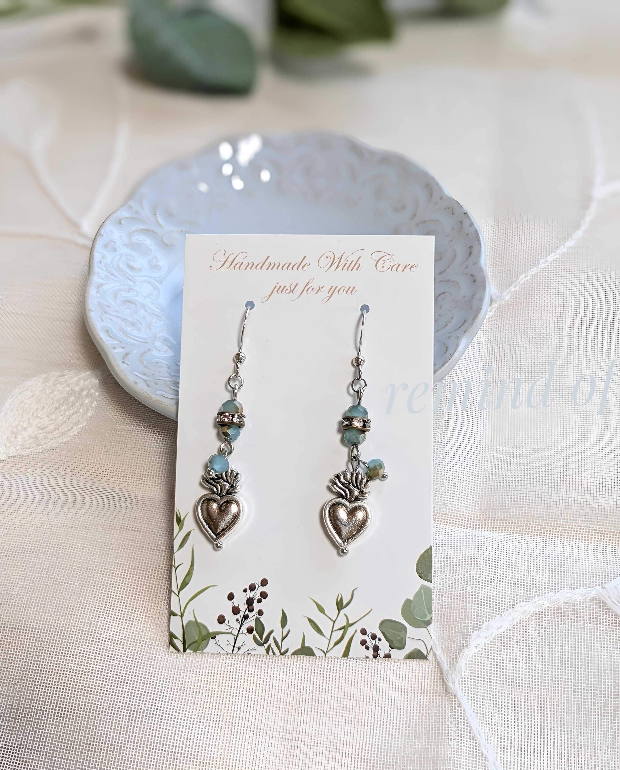 スモーキーグリーンのガラスビーズピアス - remind - BOOTH