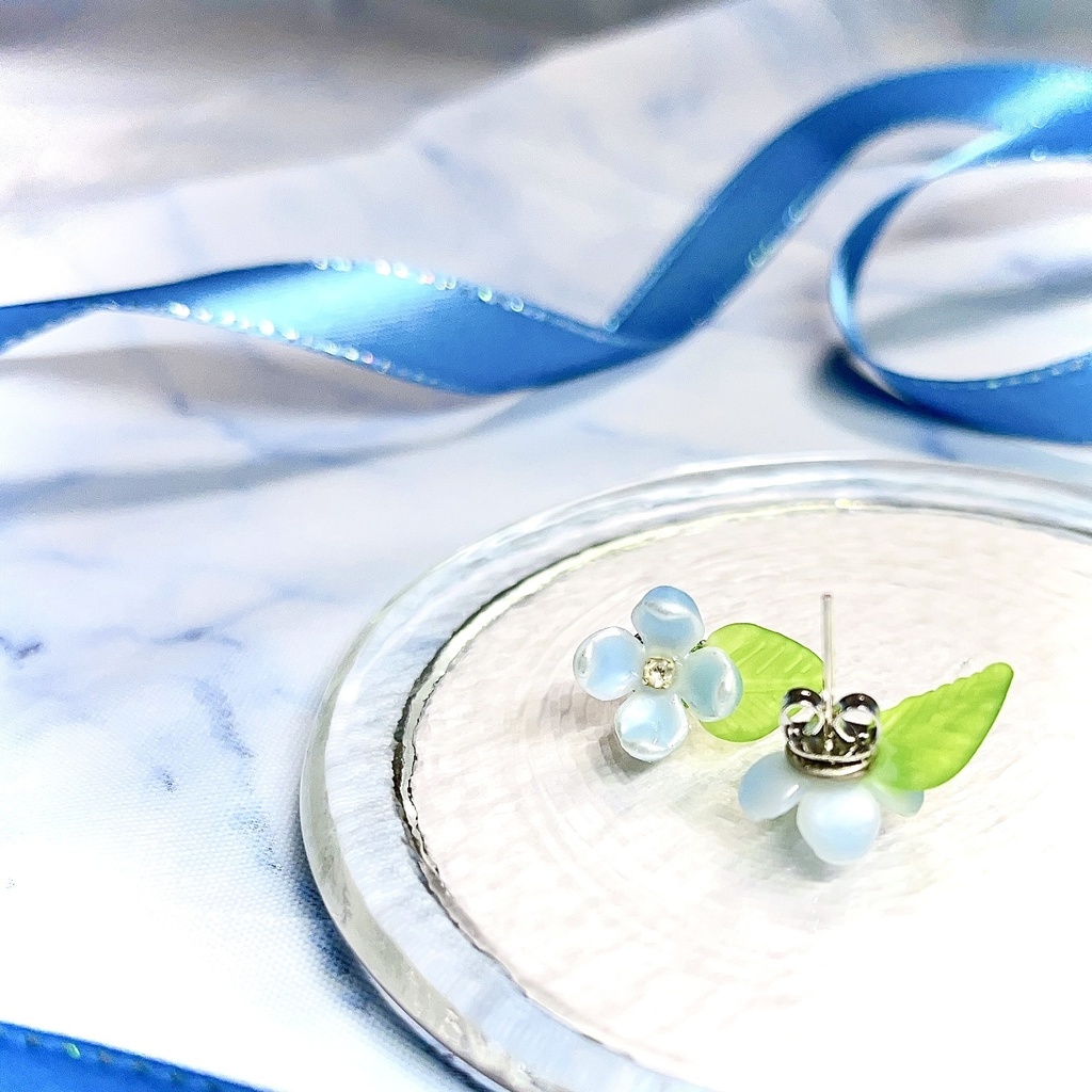 花と露 青色 ピアス ([樹脂]ピアス･イヤリングに変更可) 2way仕様 シンプル フォーマルにも - Re:To. - BOOTH