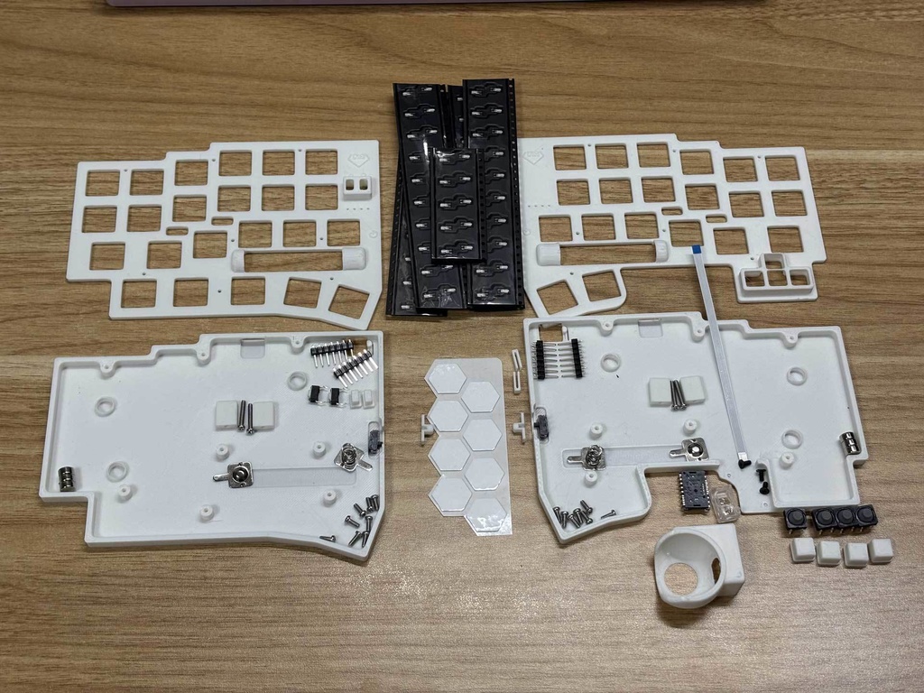 DYA Dash トラックボール・タッチセンサー付き無線分割キーボードキット - cormoran707 - BOOTH