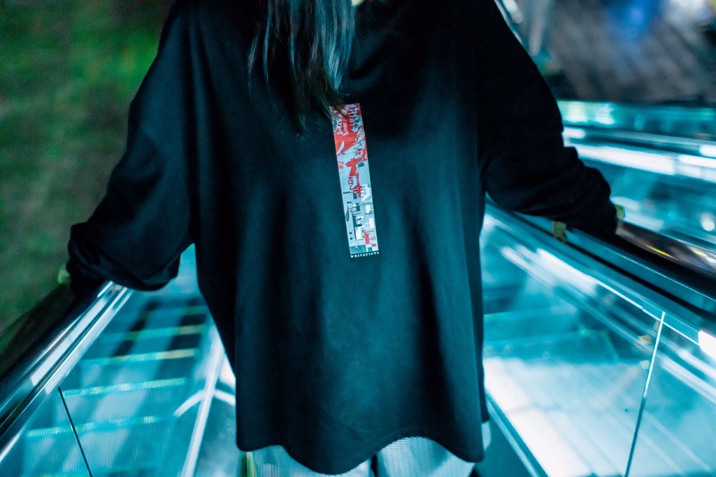 MIKAGE - BIG LONG SLEEVE - WHITEFISTS - BOOTH