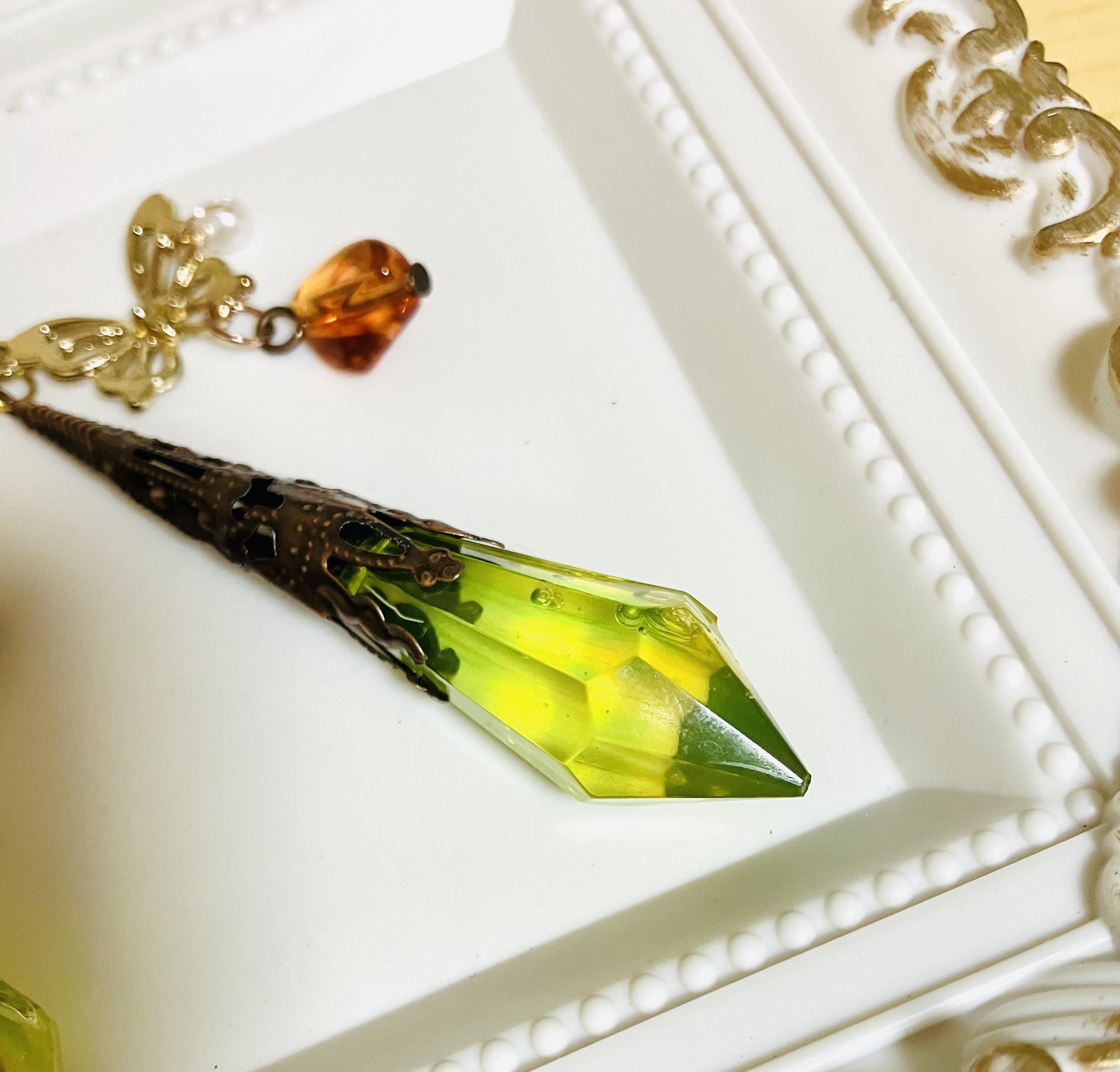 緑琥珀と夢の蝶 - lotus_cherry - BOOTH