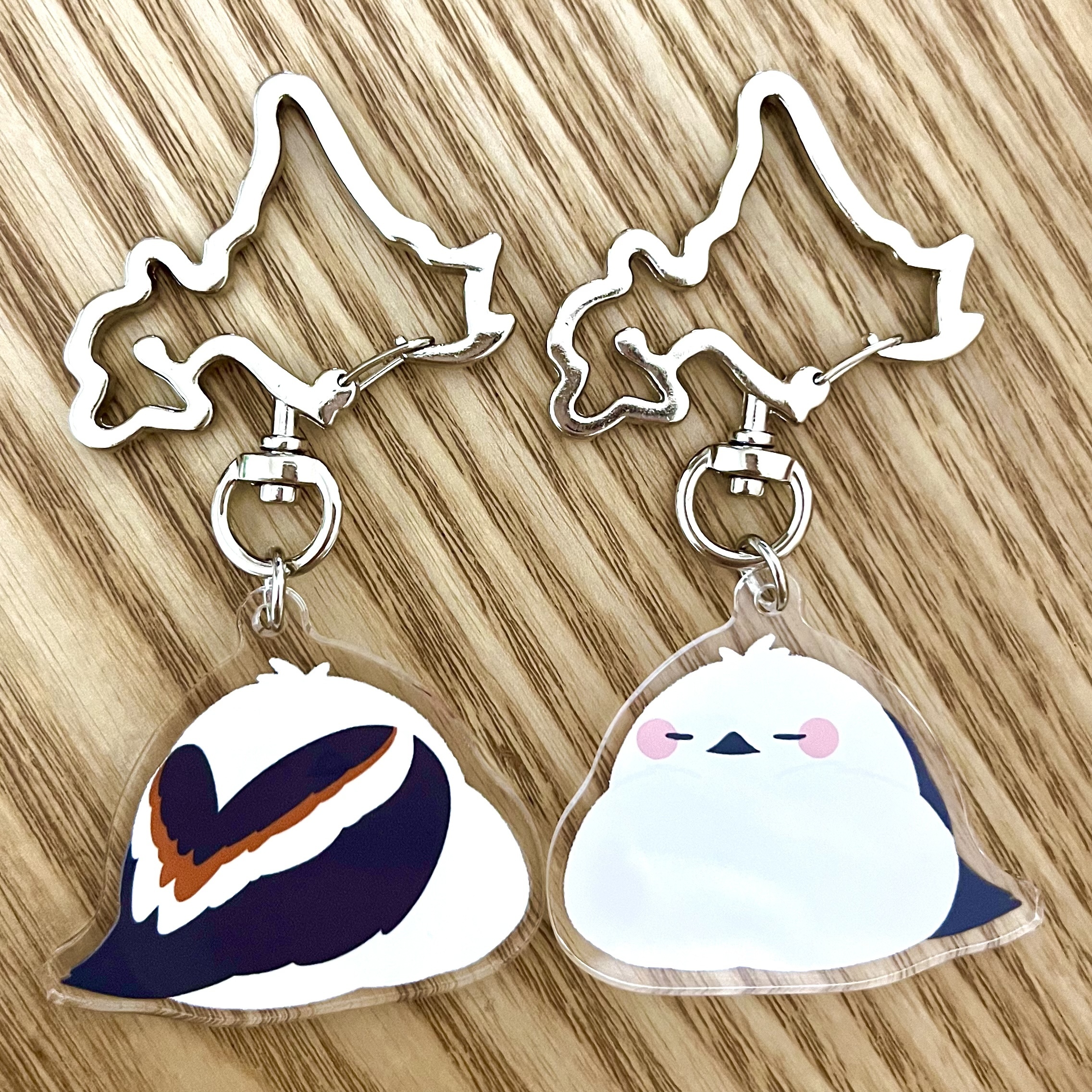 【北海道のどうぶつシリーズ】シマエナガ アクリルキーホルダー【おねんねver.】 - haconiwa - BOOTH