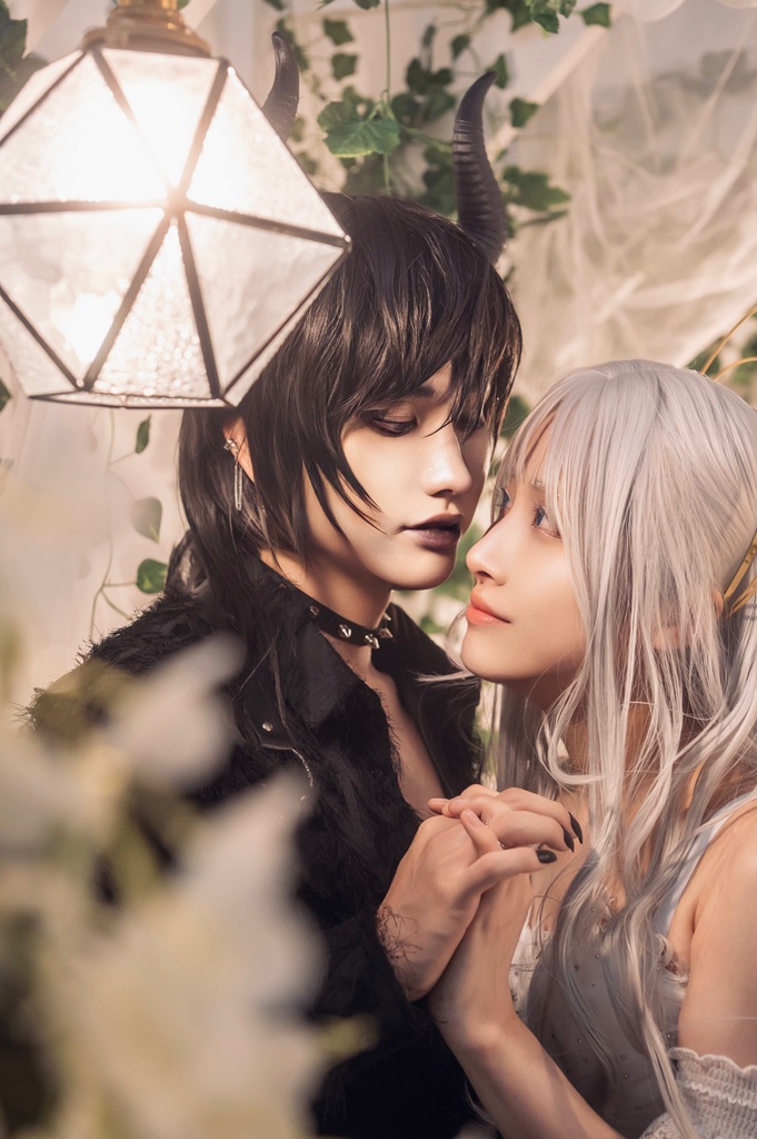 C104新刊 創作「天使と悪魔」写真集「Demonic Devotion」 - mikanpack - BOOTH