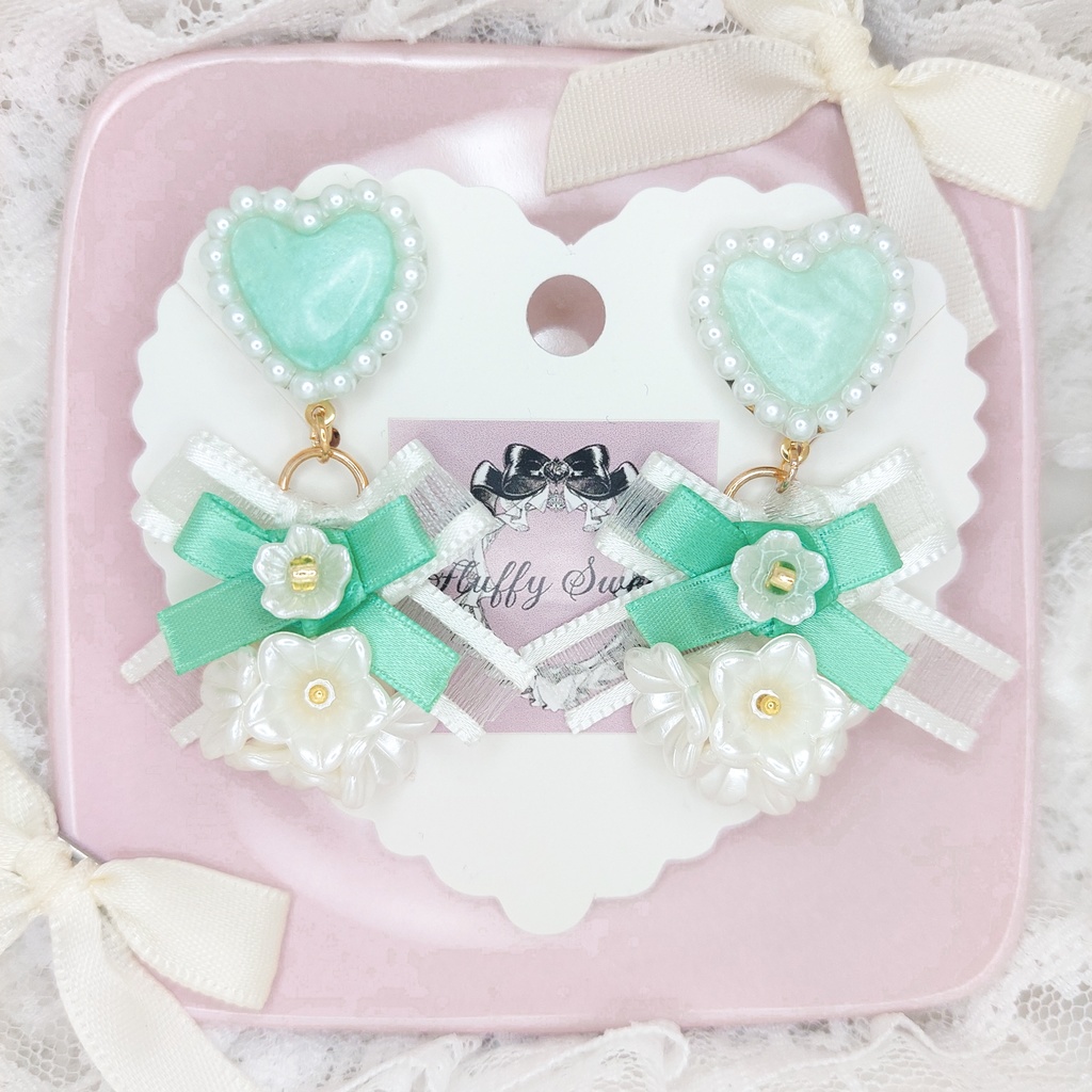 エメラルドの花冠イヤリング - Fluffy Sweets - BOOTH