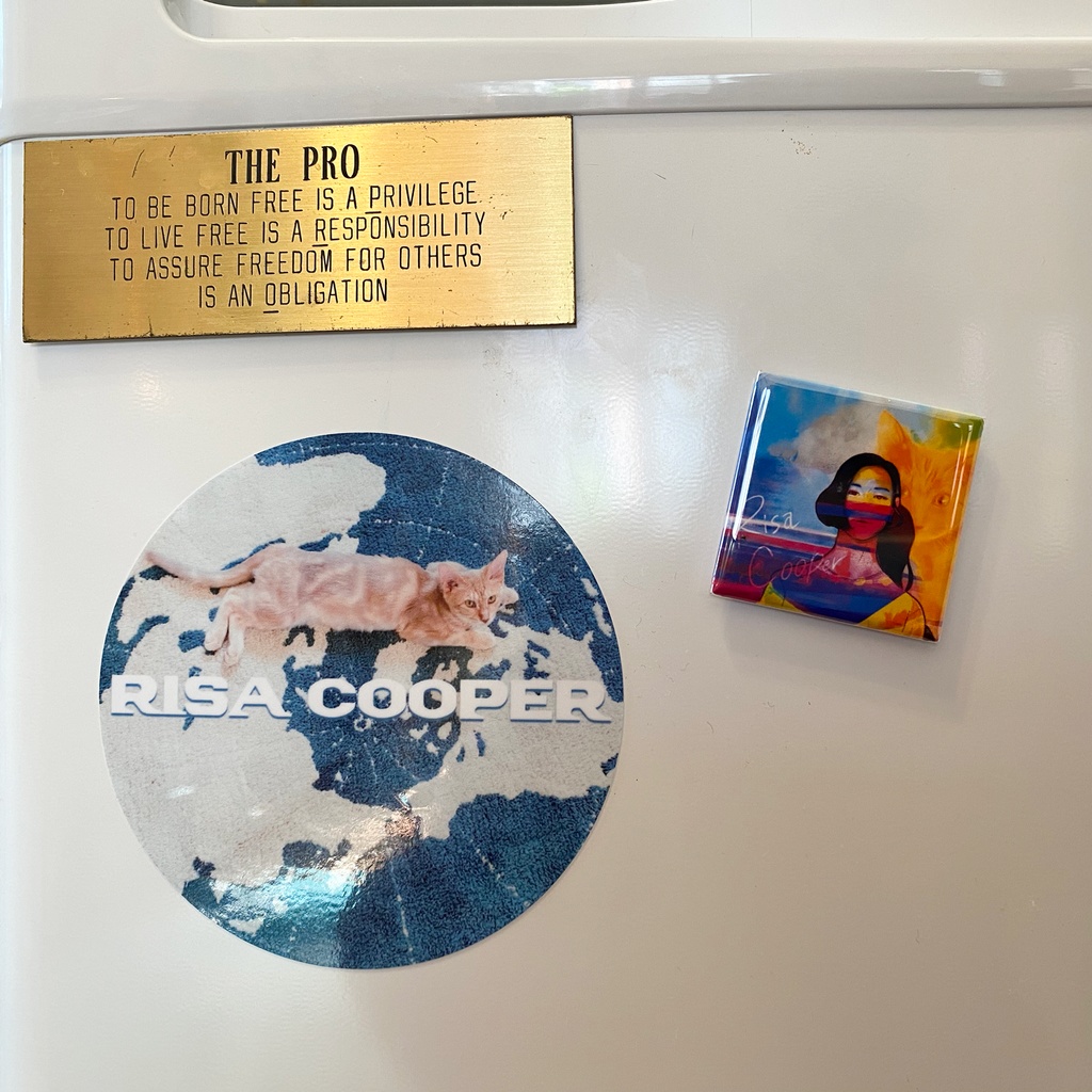 【直筆サイン入り】RISA COOPER 地球ステッカー - Risa Land Official Web Shop - BOOTH