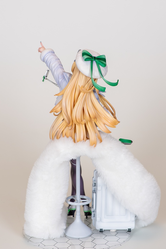 [Deluxe] NIKKE – ルピー：ウィンターショッパー ガレージキット - frenchdoll - BOOTH