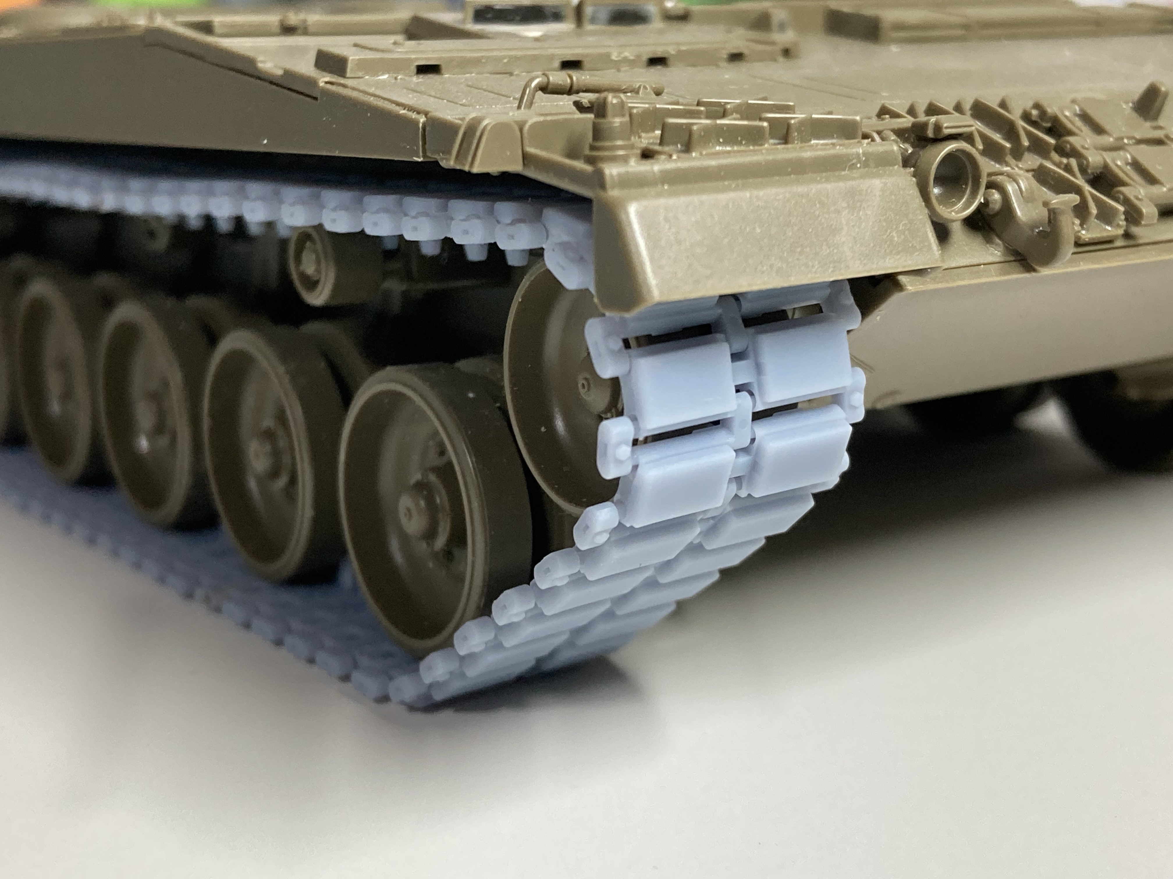 CM-135 1/35 レオパルト2用連結済み可動履帯 - CHINOMODEL - BOOTH