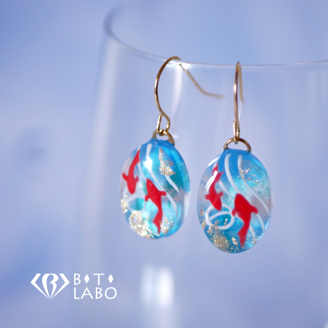 水面たゆたう金魚のフックピアス 和 涼 夏 - bt-labo - BOOTH