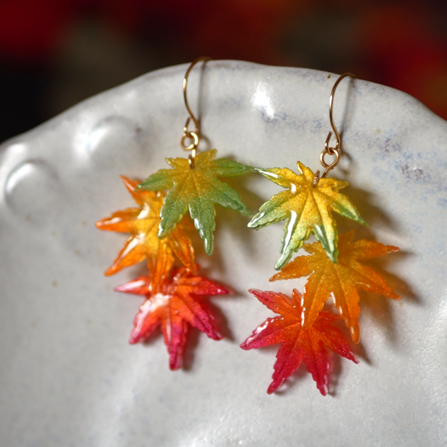 紅葉の三連グラデーションピアス・イヤリング - bt-labo - BOOTH