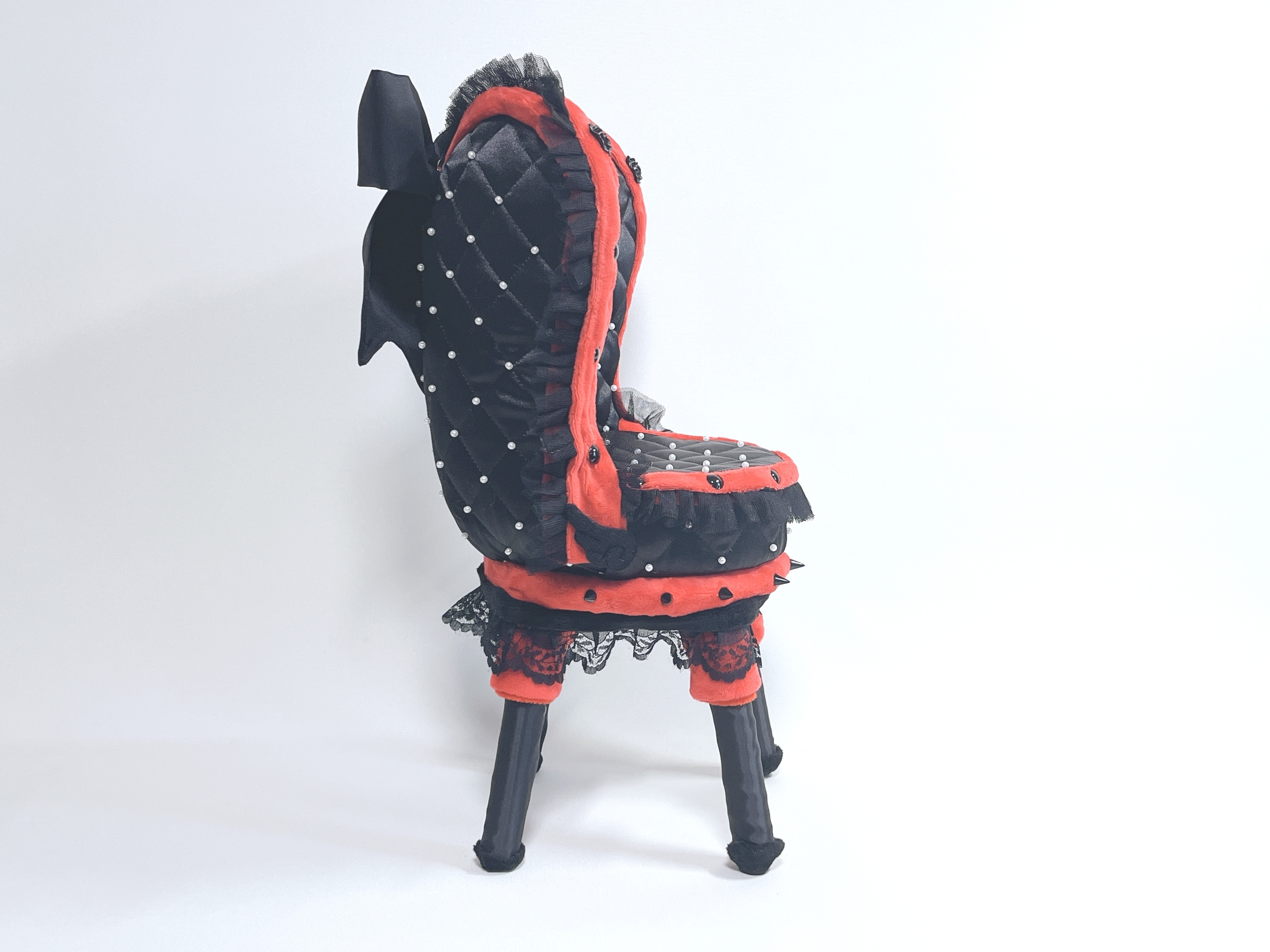 ドールサイズ椅子「Crazy Girl Bomb Chair」ブラック×レッド - studiobinzo - BOOTH