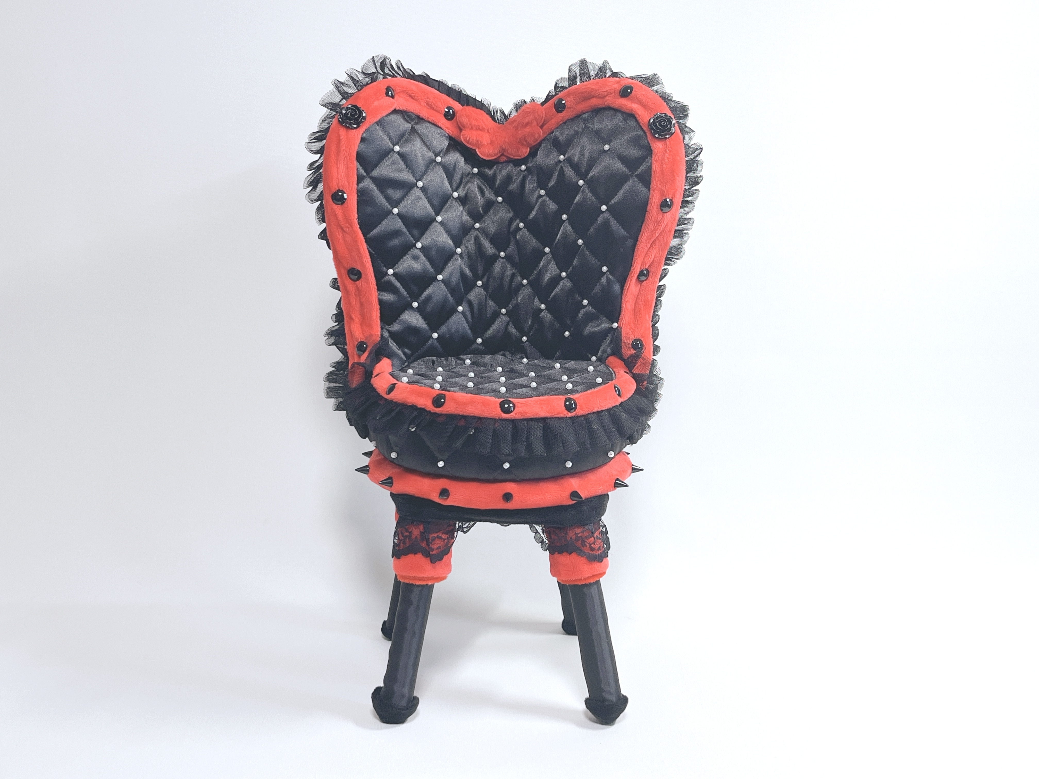 ドールサイズ椅子「Crazy Girl Bomb Chair」ブラック×レッド - studiobinzo - BOOTH
