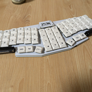 旧モデルにつき生産終了)自作キーボード mtk64e 完成品 - めん 旧モデルにつき生産終了)自作キーボード mtk64e 完成品 - めん
