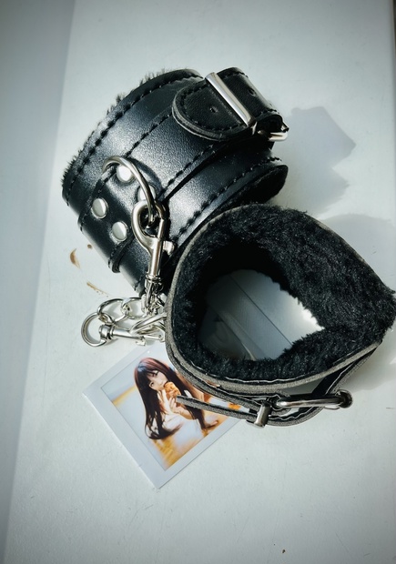 limited handcuffs & Polaroid set with signature - SOSOSO official shop ...