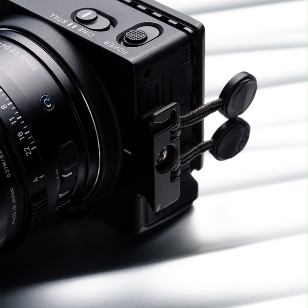 VSH-11ALX (Alx. Vertical Strap Holder for SIGMA fp) - @takuma3_ 直売所 - BOOTH