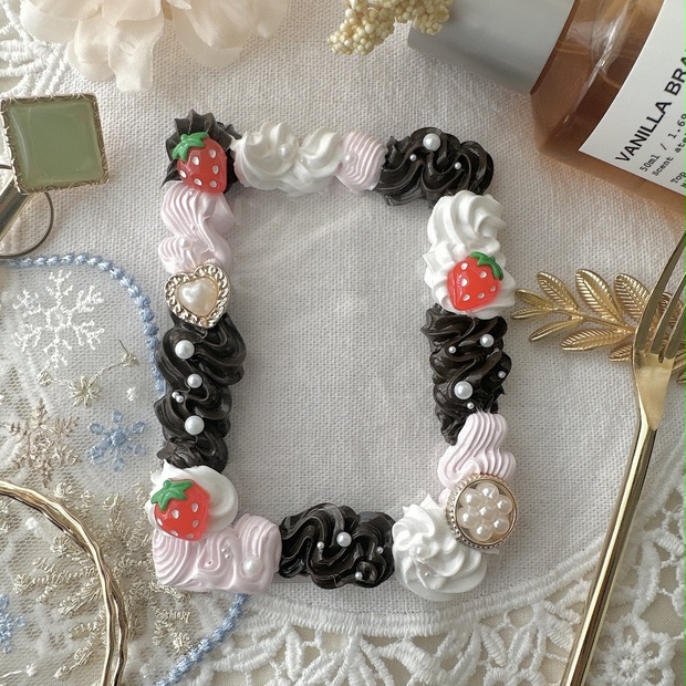 【B8トレカケース】チョコmixいちごホイップデコ - tora whip - BOOTH