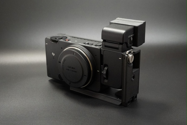 SIGMA fp/fpL&EVF用アルカスイスL型プレート(三脚穴付) - ToshisanK Lab - BOOTH