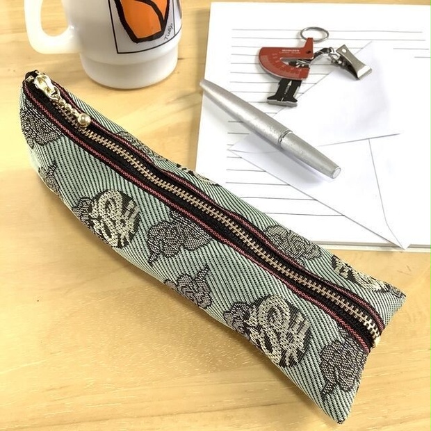 【雲龍】畳縁 テトラ型 ペンケース グレー ドラゴン 和風 雲竜 おうち時間 - 黒牛商会 - BOOTH