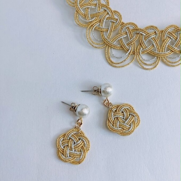 【黄金色】水引 お花とコットンパール ピアス 金 銀 ゆらゆら キラキラ - 黒牛商会 - BOOTH