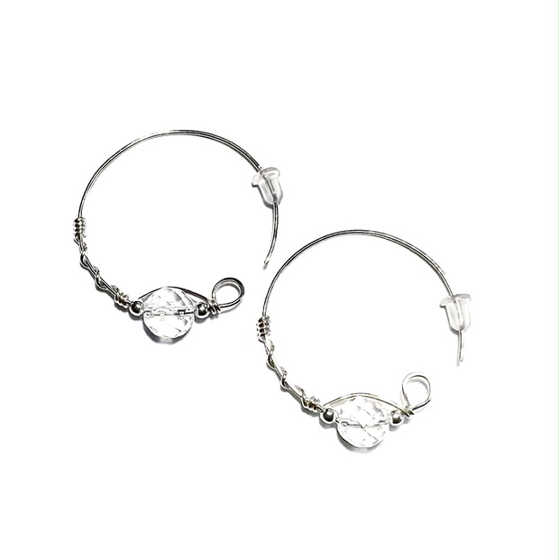 小さめアシリパさんのニンカリ風フープピアス 水晶 - 黒猫のたび - BOOTH