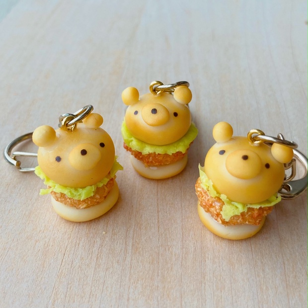 くまのチキンカツバーガーキーホルダー - tebasaki shop - BOOTH