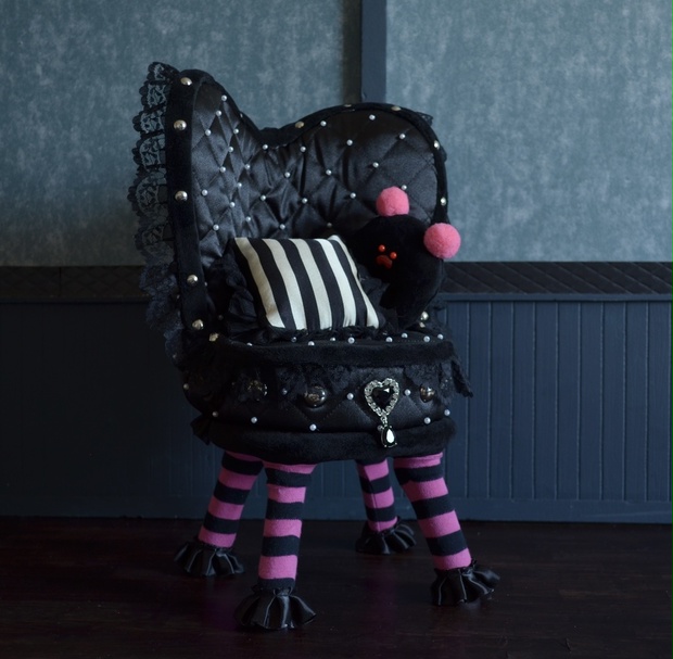 ドールサイズ椅子「Crazy Girl Bomb Chair」ブラック - studiobinzo - BOOTH