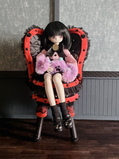 ドールサイズ椅子「Crazy Girl Bomb Chair」ブラック×レッド - studiobinzo - BOOTH