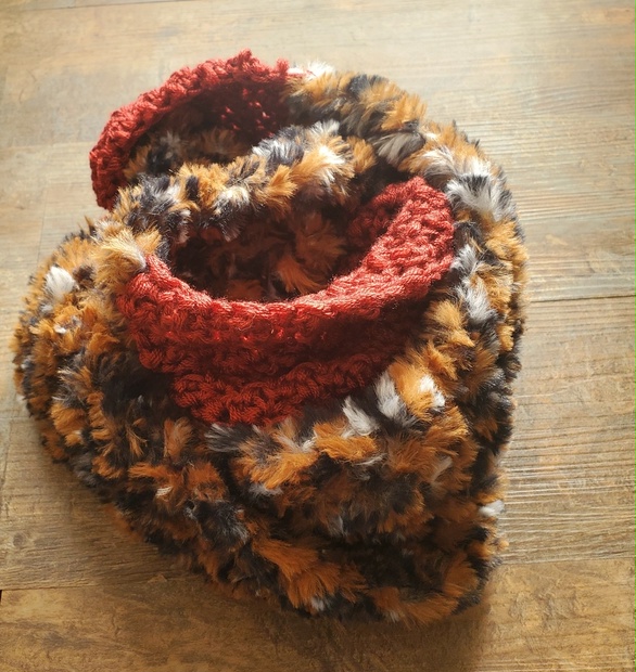 スヌード 猫さんと一緒（アニマル柄×赤） - 藍白屋（AI ZIRO YA） - BOOTH