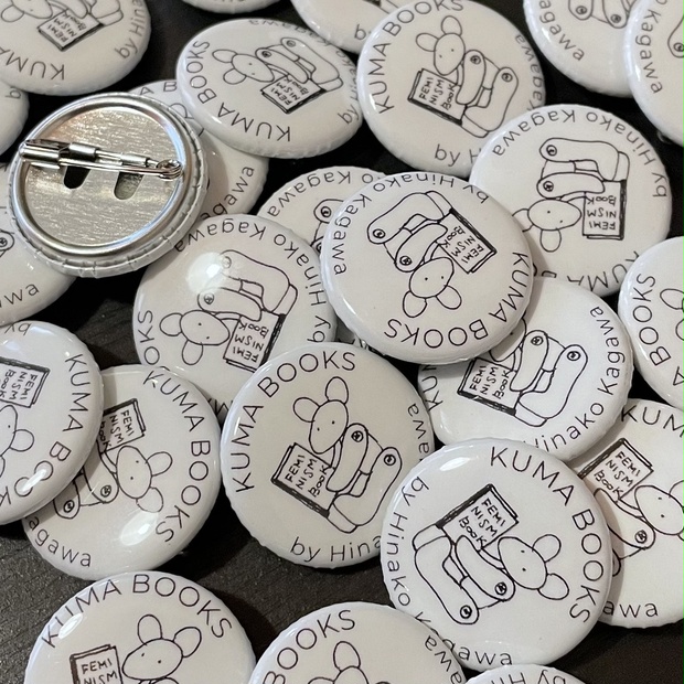 KUMA BOOKS ロゴ缶バッジ - KUMA BOOKS - BOOTH