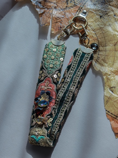 🐊スマホストラップ - 賽は投げられた - BOOTH