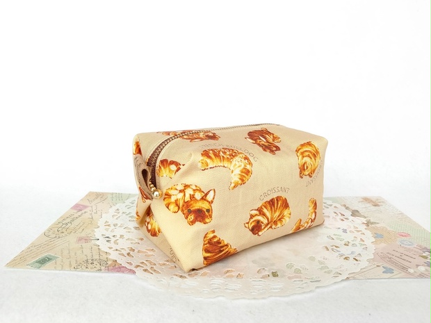 キャラメルポーチ(犬クロワッサン) - かえで糖 - BOOTH