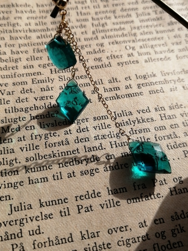 ツイステ リーチ兄弟 コスプレ アパタイトクォーツ ピアス イヤリング - 11/26から30まで発送できません‼️ - BOOTH