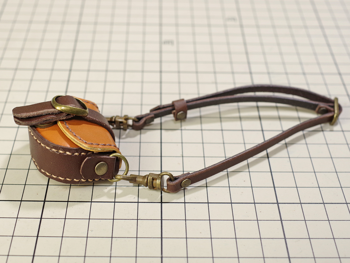 1/3ドール用革のショルダーバッグ（キャメル・マグネット） - 工房sinq - BOOTH