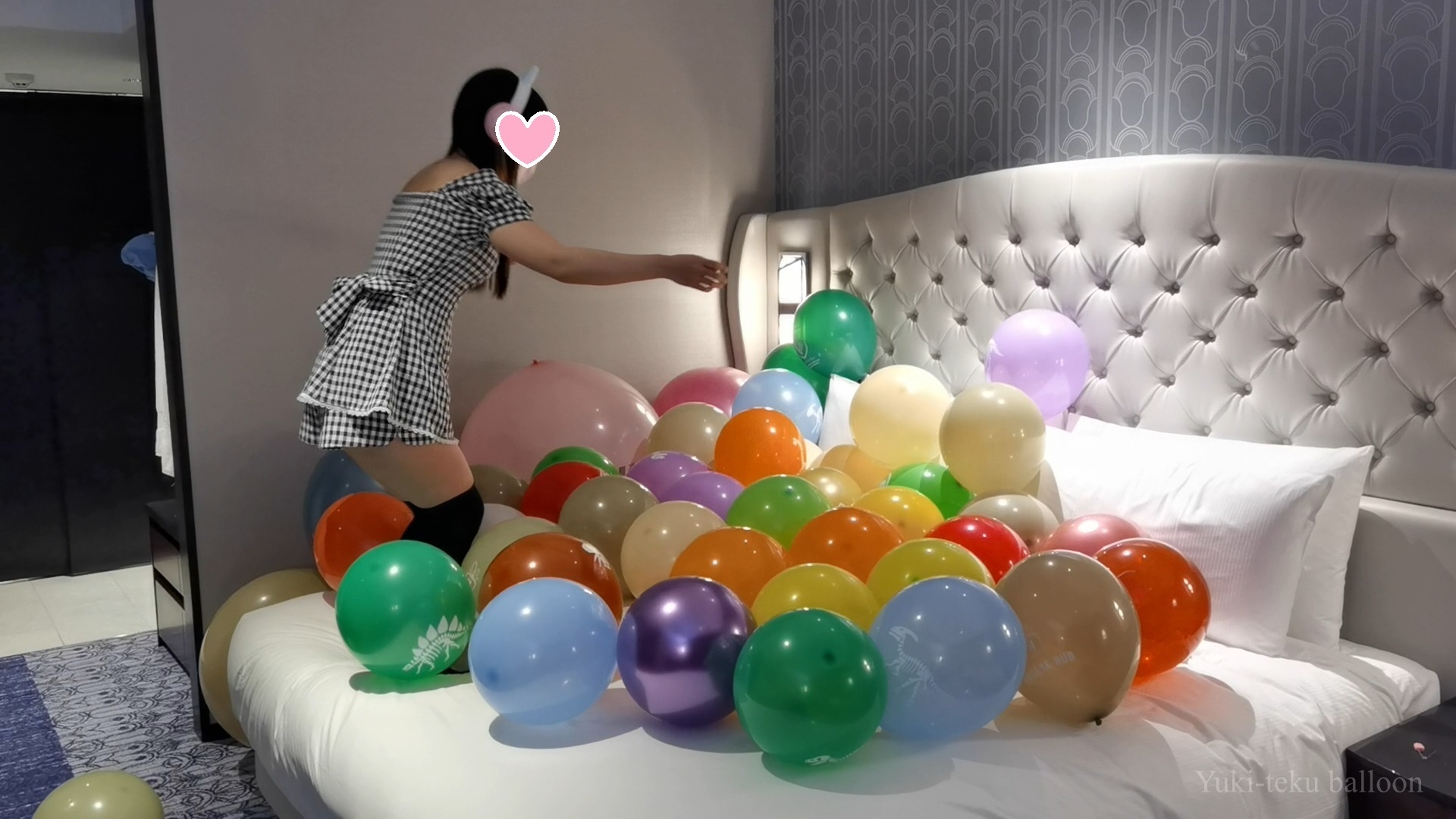 黒髪Mちゃんの風船割り&足割り M-chan's balloon play & Pop & foot Pop - yuki-teku ...