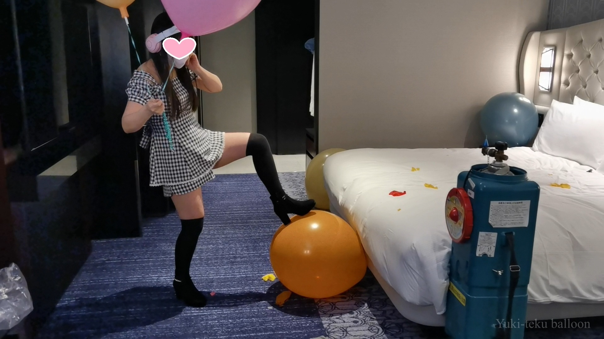黒髪Mちゃんの足割り2 M-chan's balloon play & foot Pop2 - yuki-teku balloon - BOOTH