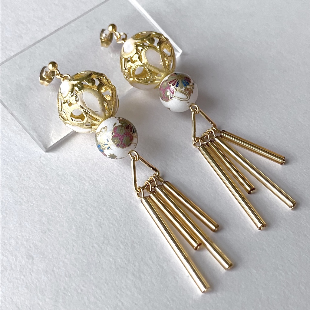 [アレルギー対応] 和風ステンドグラスのイヤリング(白) - Hitofumi./金属アレルギー対応アクセサリー - BOOTH