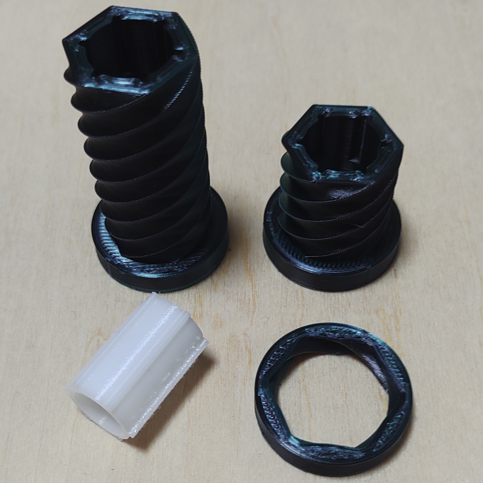 【アウトレット 】スルスル回るネジ往復型 [シルクブラックグリーン] - Haru工房 - BOOTH