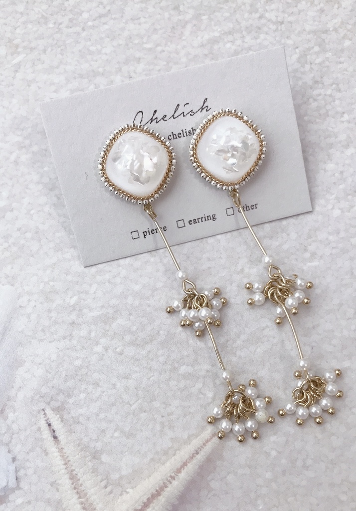 ホワイトのロングピアス - corisu - BOOTH