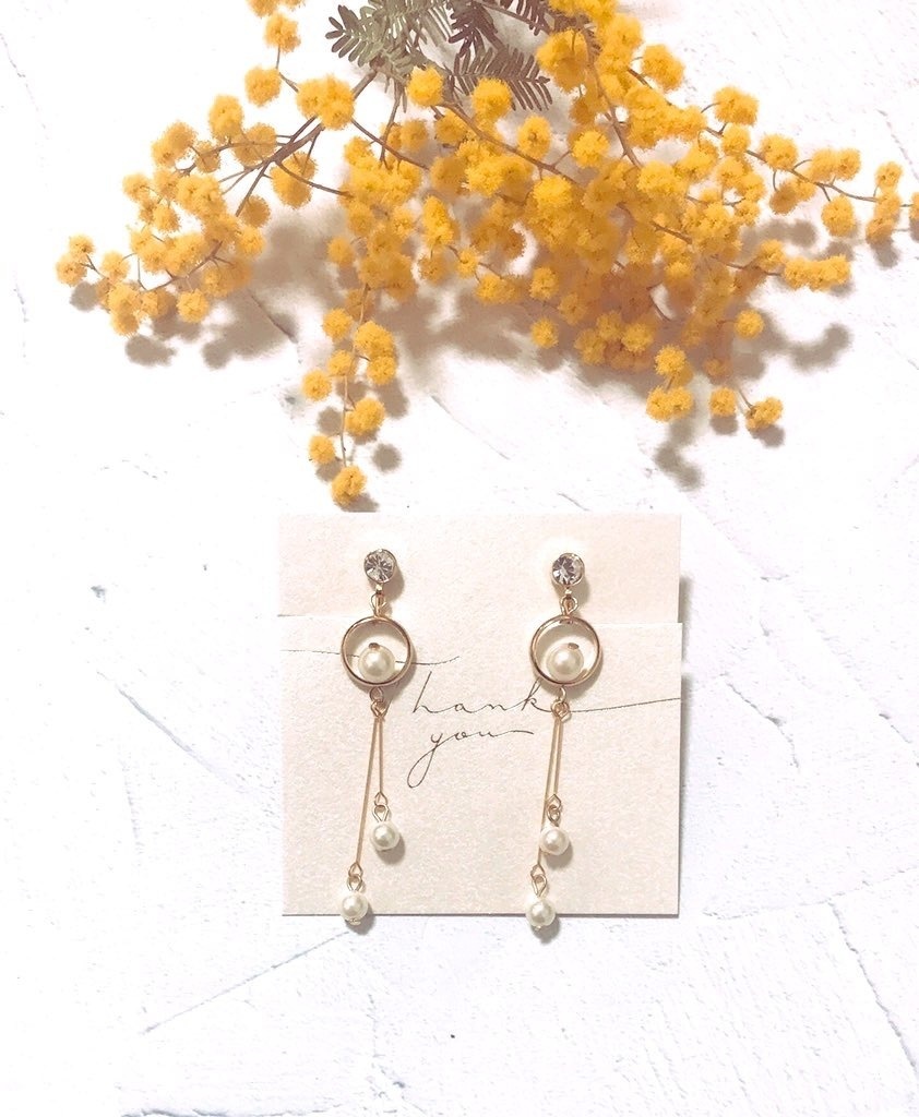 クリスタルとパールの揺れるイヤリング - corisu - BOOTH